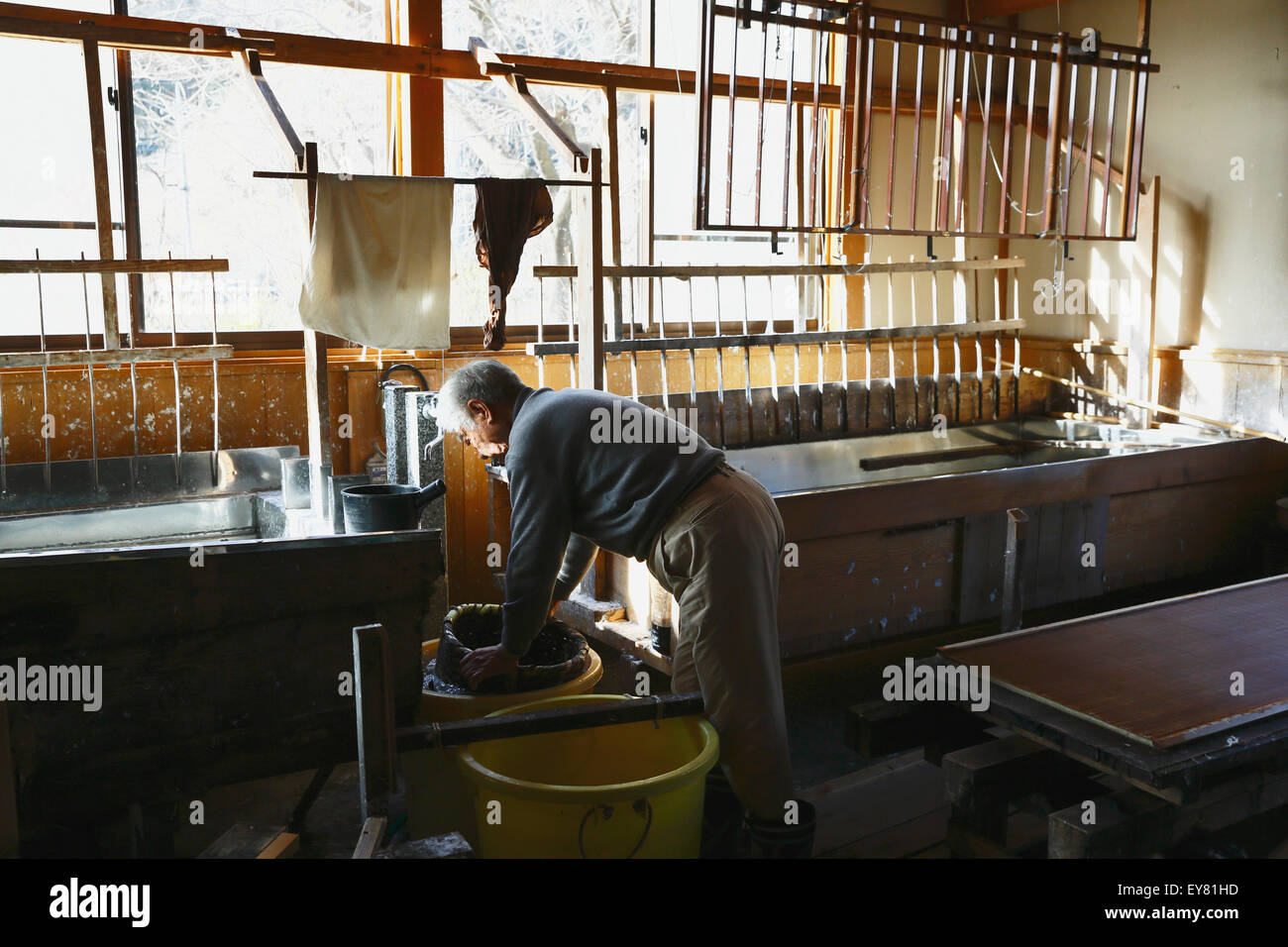 Japanese traditional paper craftsman working in his studio Stock Photo ...