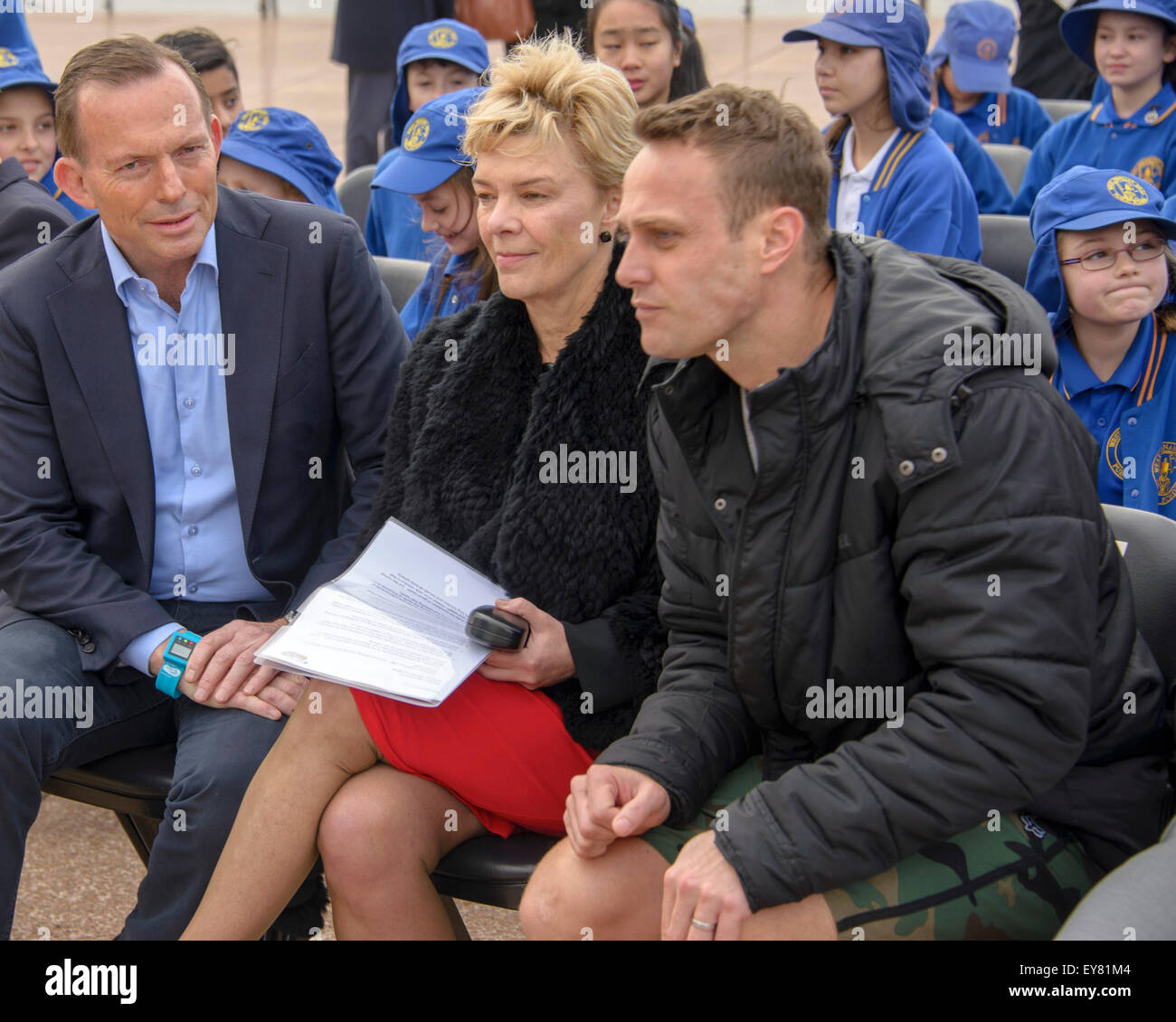 School children at the sydney opera house hi-res stock photography and ...