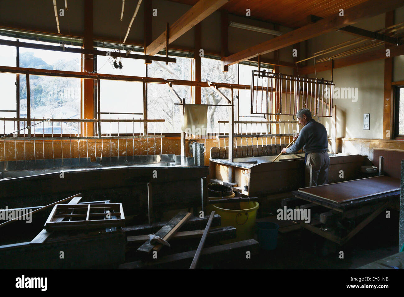 Japanese traditional paper craftsman working in his studio Stock Photo ...