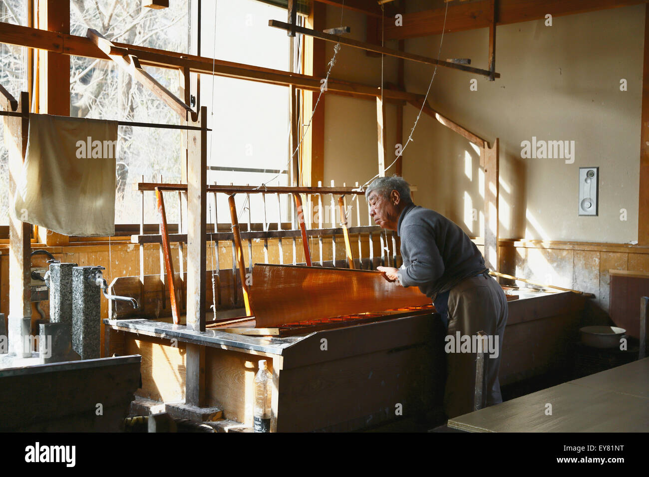 Japanese traditional paper craftsman working in his studio Stock Photo ...