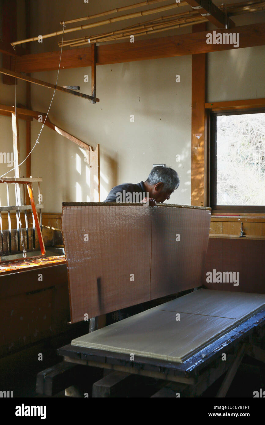 Japanese traditional paper craftsman working in his studio Stock Photo ...