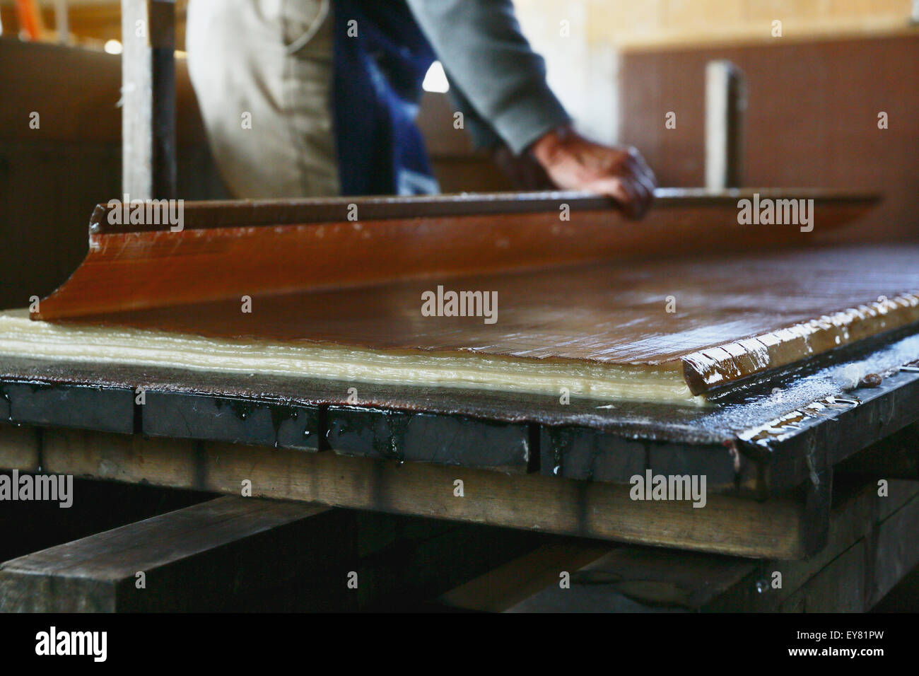 Japanese traditional paper craftsman working in his studio Stock Photo ...