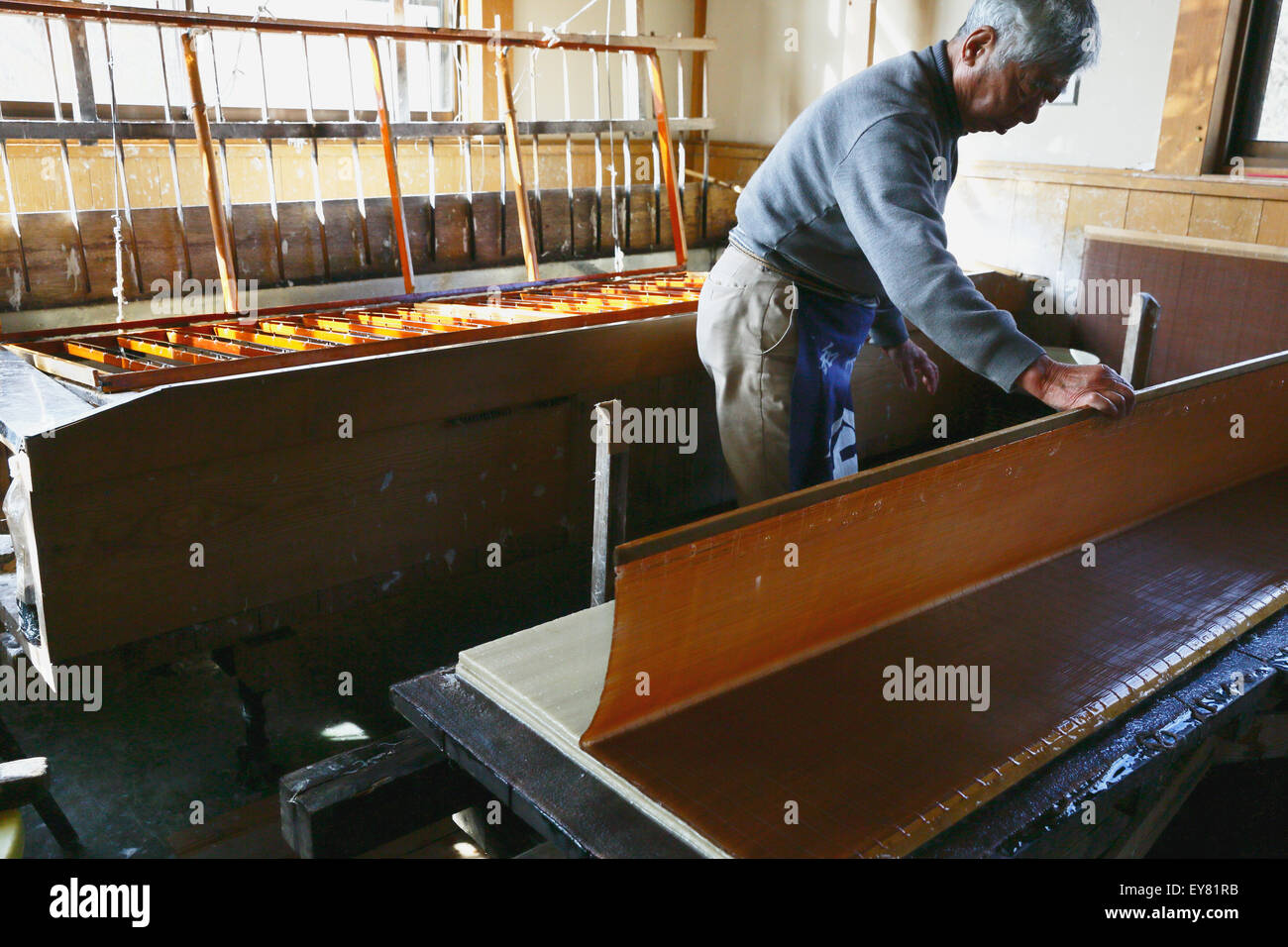 Japanese traditional paper craftsman working in his studio Stock Photo ...
