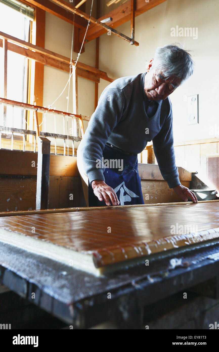 Japanese traditional paper craftsman working in his studio Stock Photo ...
