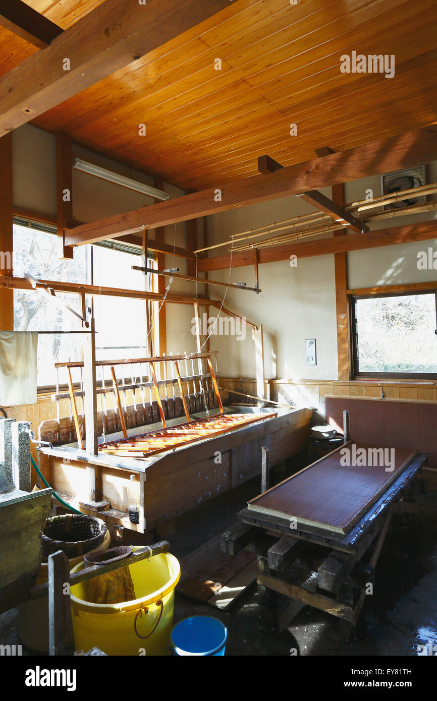 Japanese traditional paper crafting studio Stock Photo - Alamy