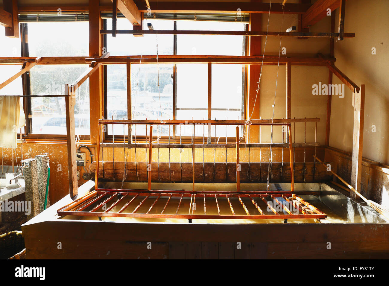 Paper making frame hi-res stock photography and images - Alamy