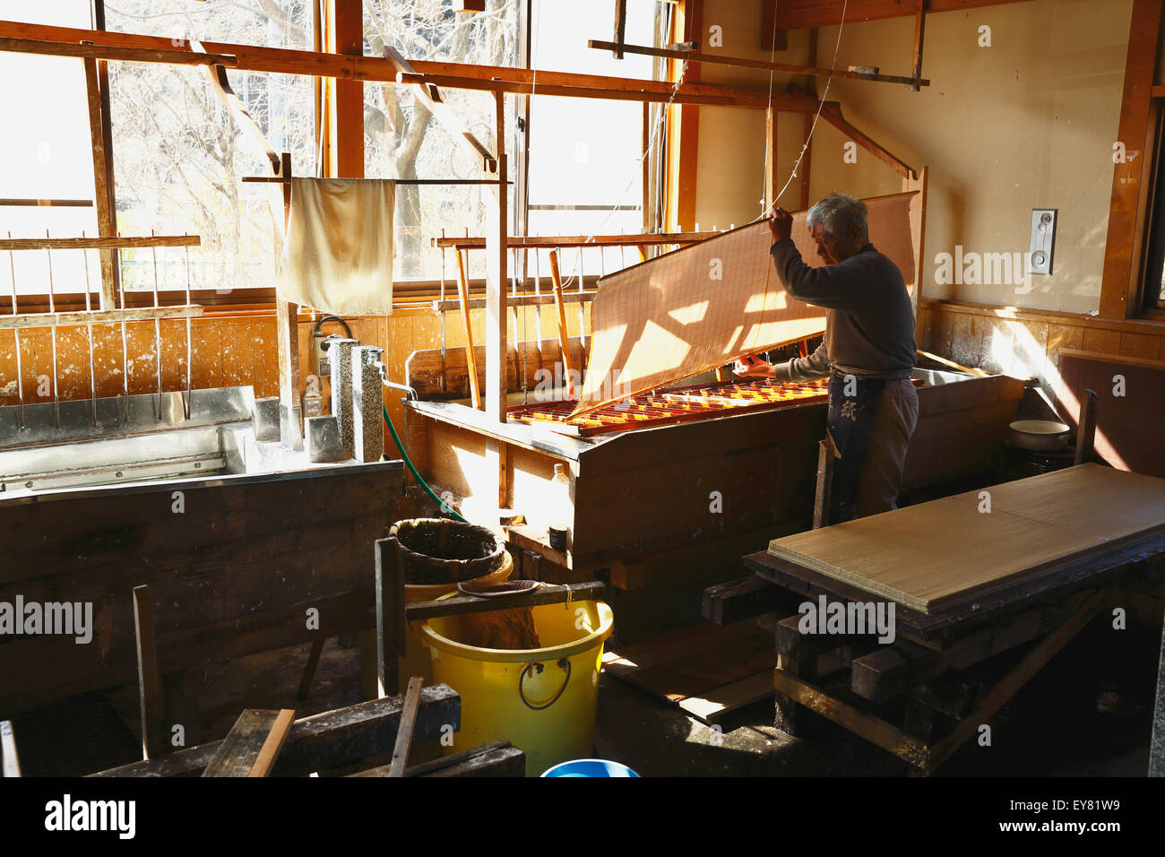 Japanese traditional paper craftsman working in his studio Stock Photo ...