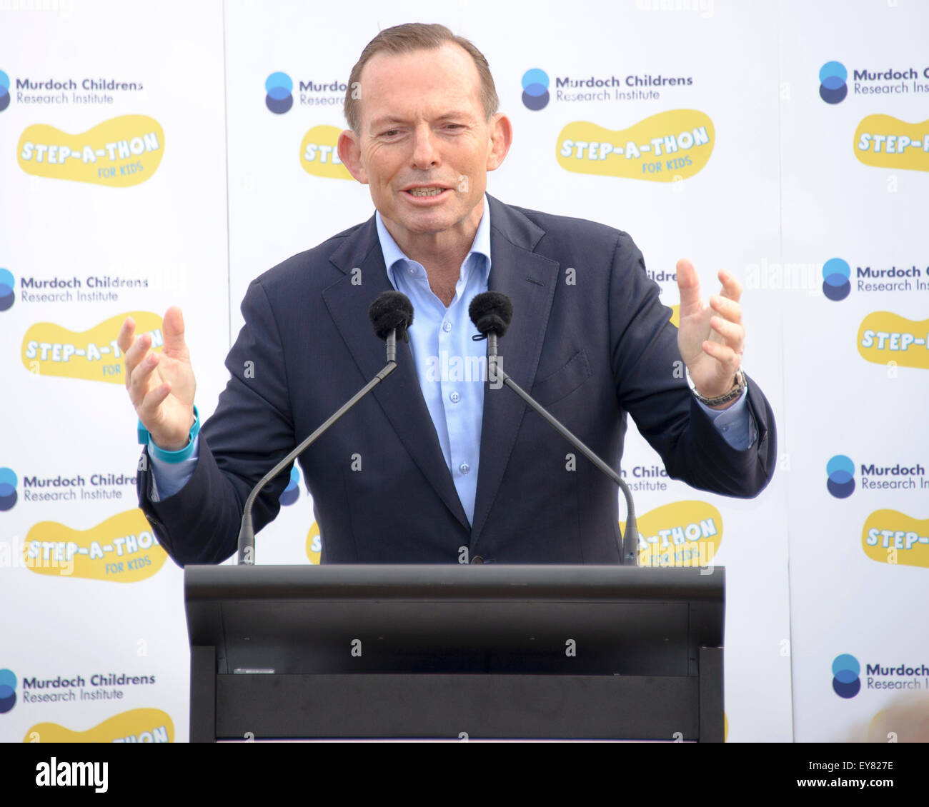 School children at the sydney opera house hi-res stock photography and ...