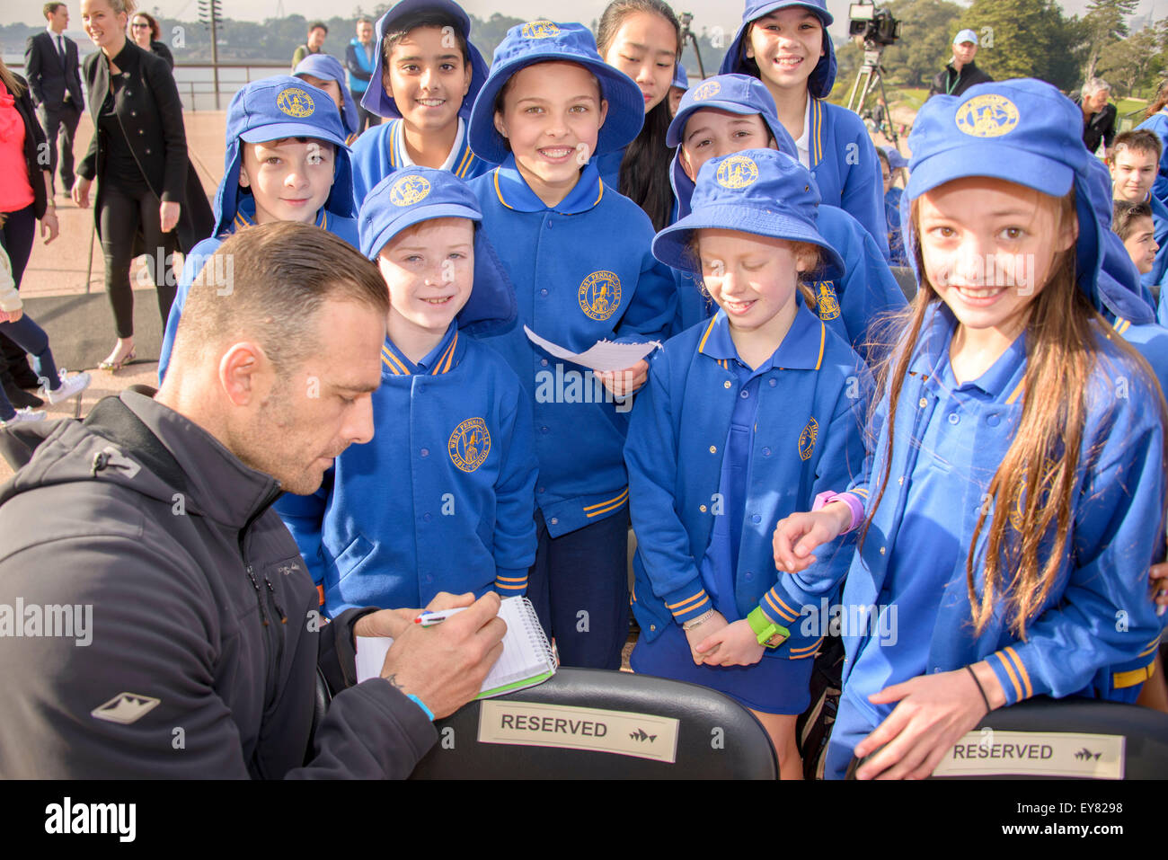 School children at the sydney opera house hi-res stock photography and ...