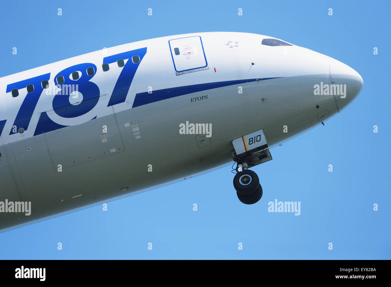 Airliner flying up sky hi-res stock photography and images - Alamy