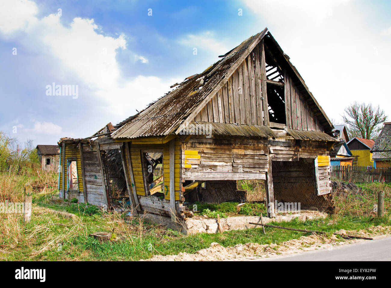 Collapsing roof house hi-res stock photography and images - Alamy