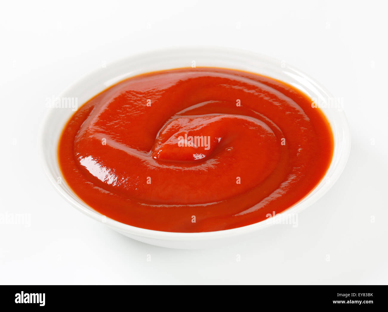 Bowl of smooth tomato passata Stock Photo - Alamy