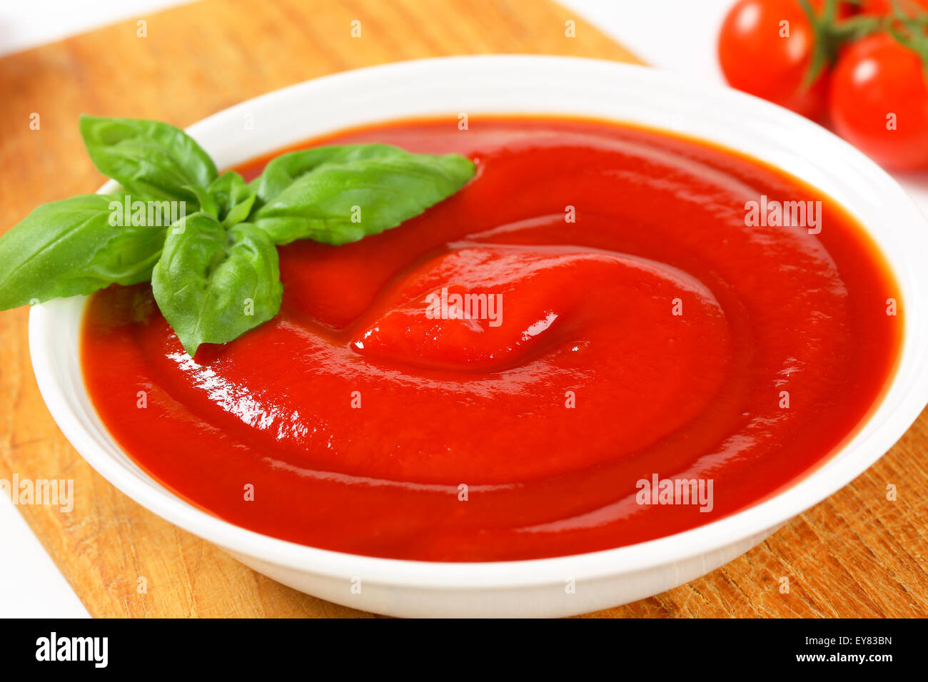 Tomato passata hi-res stock photography and images - Alamy