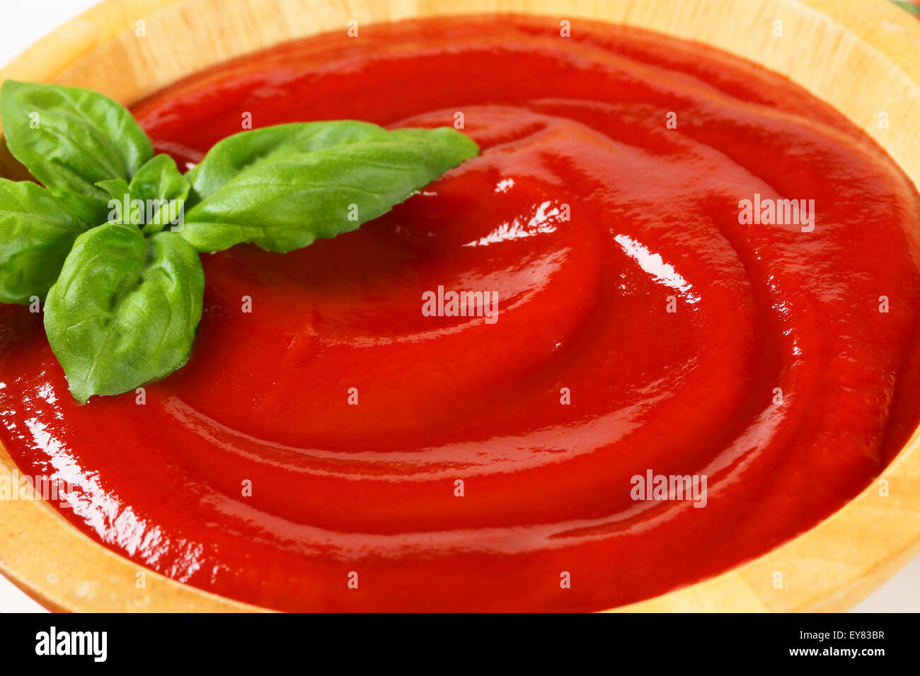 Bowl of smooth tomato passata Stock Photo - Alamy