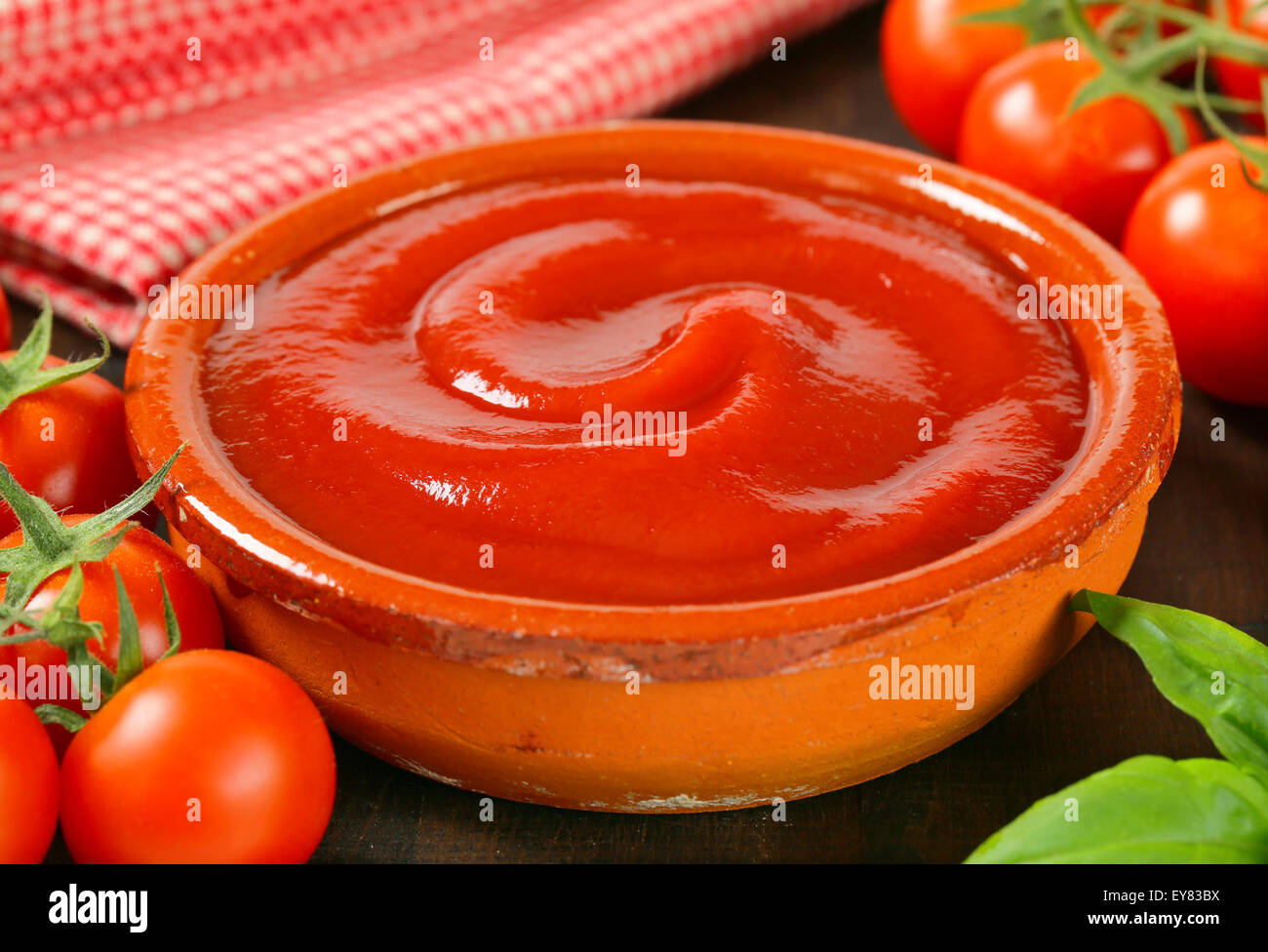 Bowl of smooth tomato puree Stock Photo - Alamy