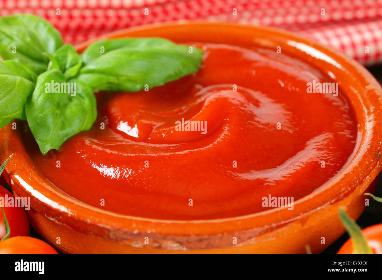 Bowl of smooth tomato puree Stock Photo - Alamy