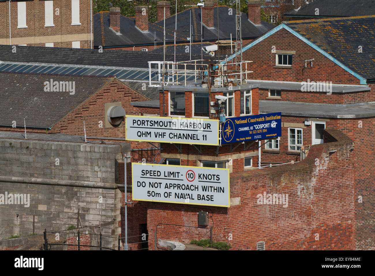 Signs harbour hi-res stock photography and images - Alamy