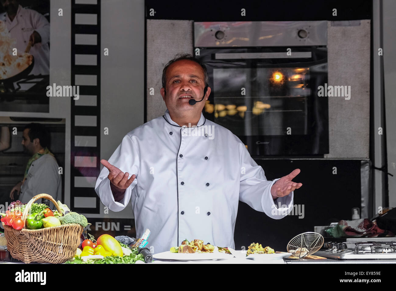 Demonstration of entertainment hi-res stock photography and images - Alamy