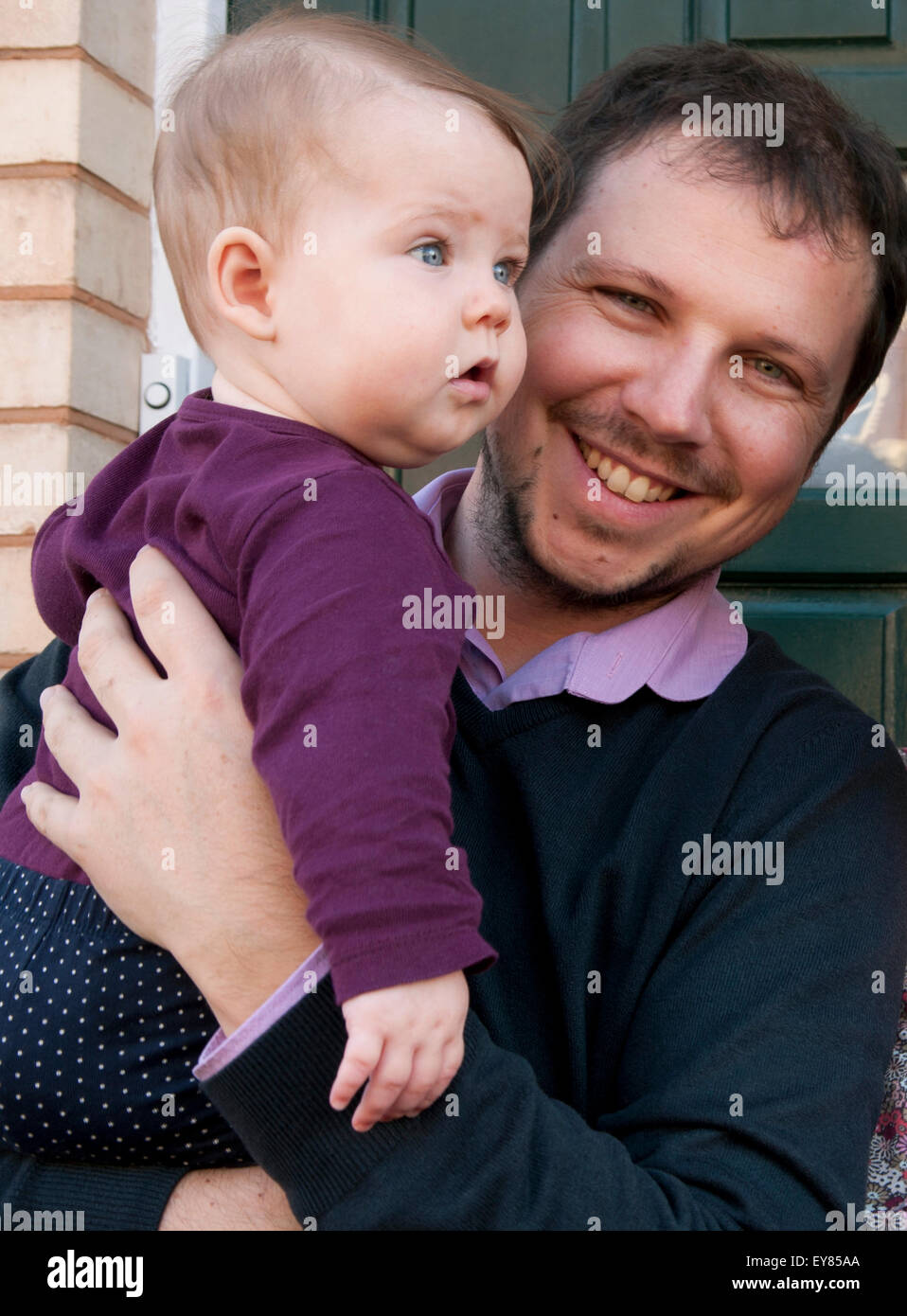 Portrait of dad cuddling his baby girl Stock Photo - Alamy