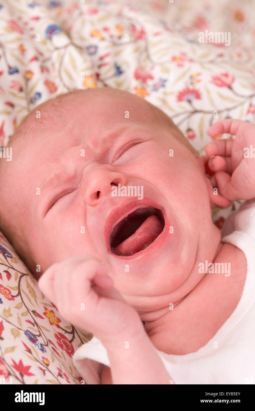 Close up of newborn baby crying Stock Photo - Alamy