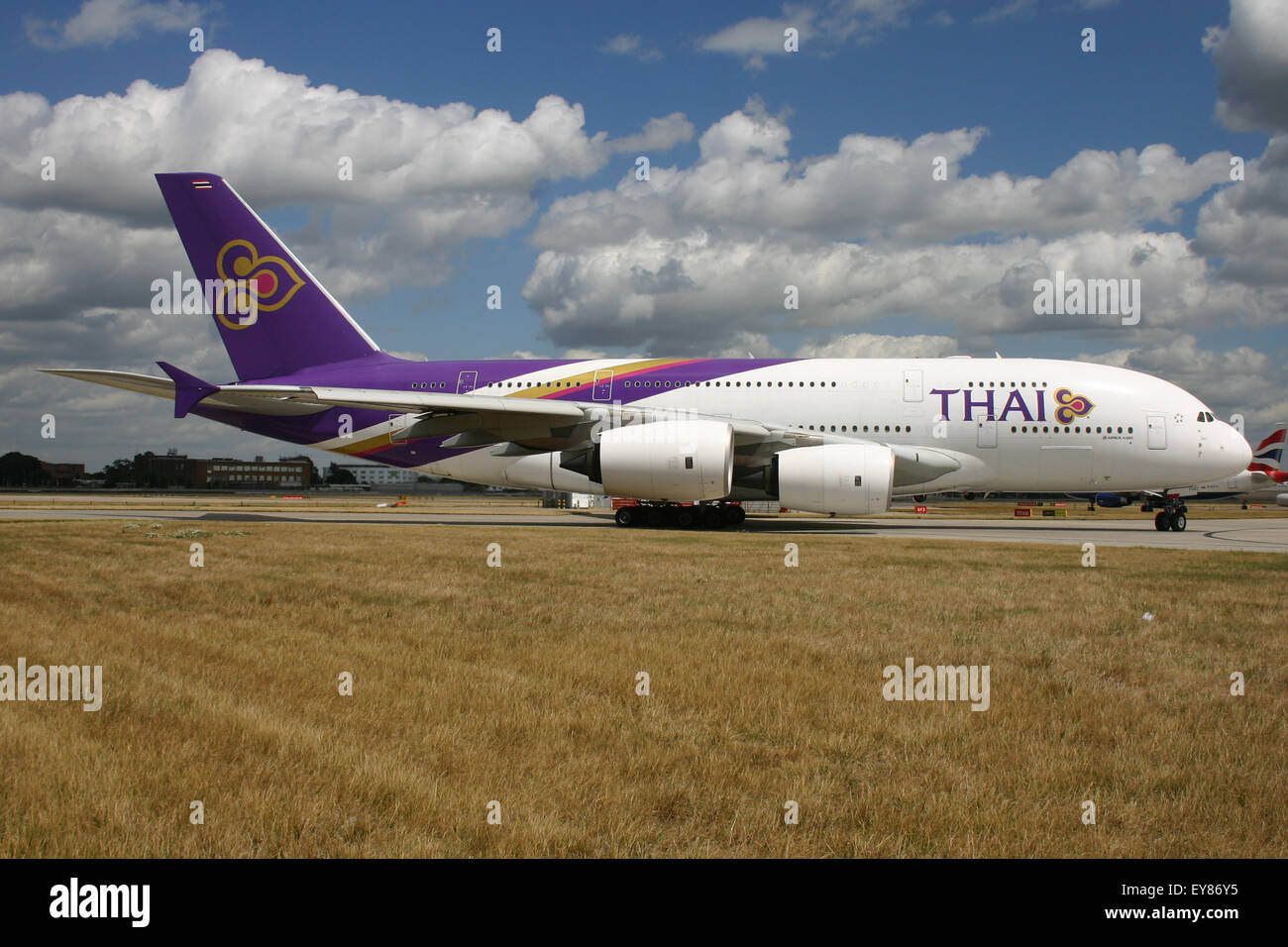 Thai airways a380 hi-res stock photography and images - Alamy