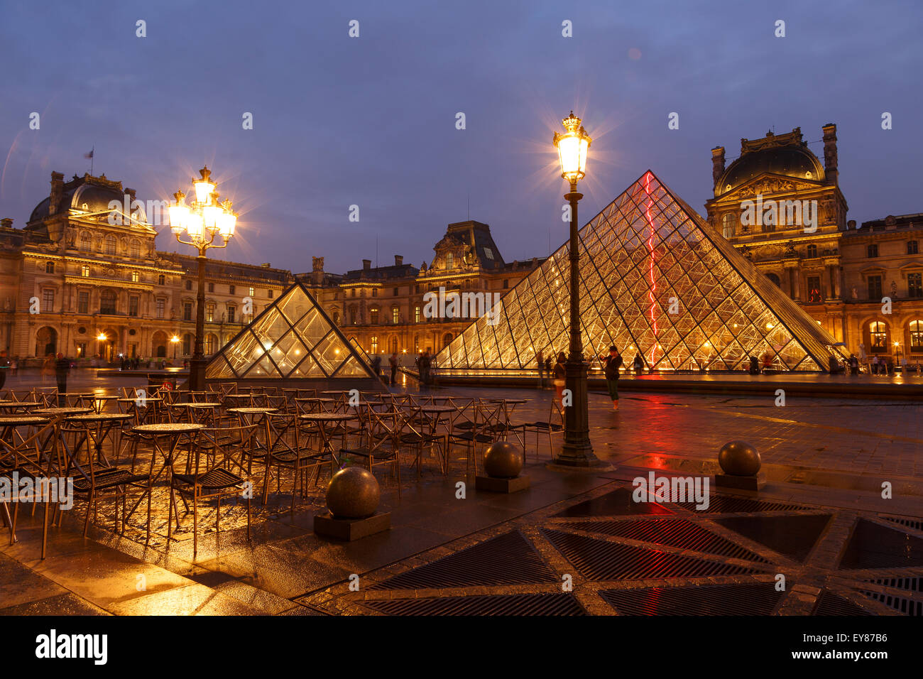 Louvre museum paris hi-res stock photography and images - Alamy