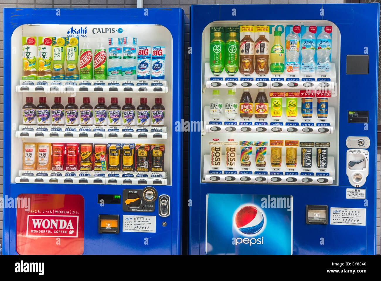 Japanese hot and cold vending machine hi-res stock photography and ...