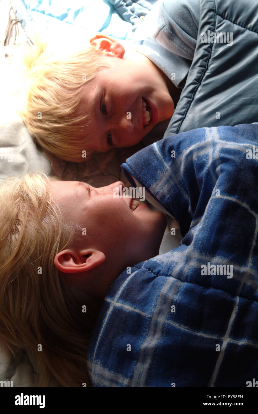 Children sister friends talking relaxed hi-res stock photography and ...