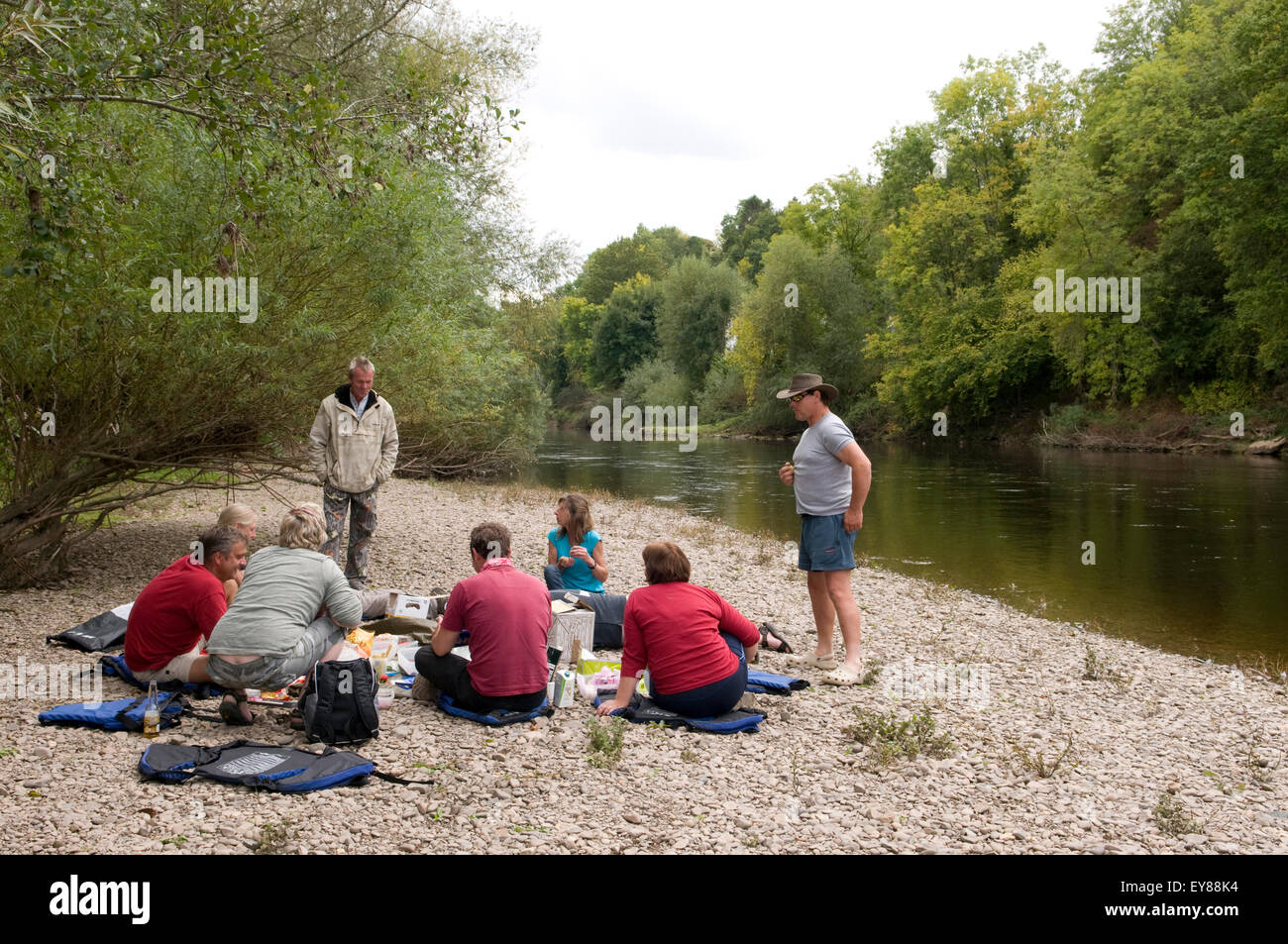 Group of people picnicking hi-res stock photography and images - Alamy