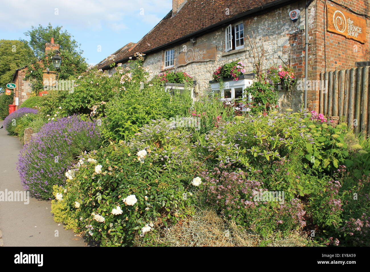 Avebury village hi-res stock photography and images - Alamy
