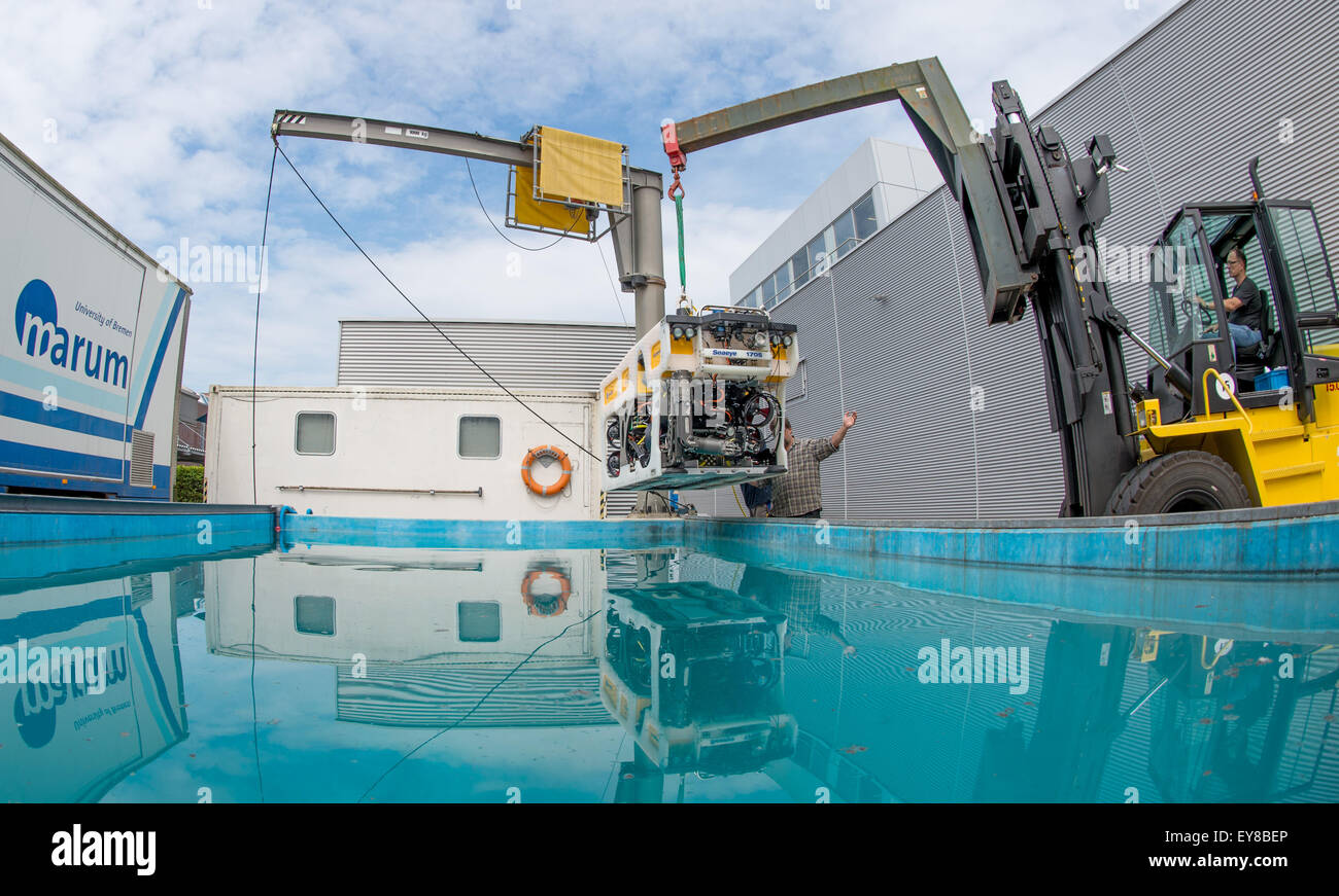 Submersible vehicle hi-res stock photography and images - Alamy