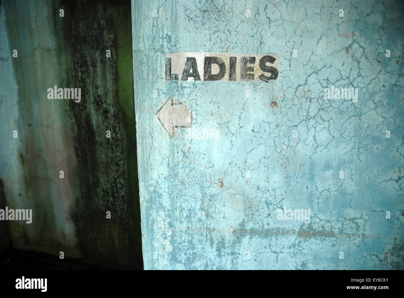 Toilet sign india hi-res stock photography and images - Alamy