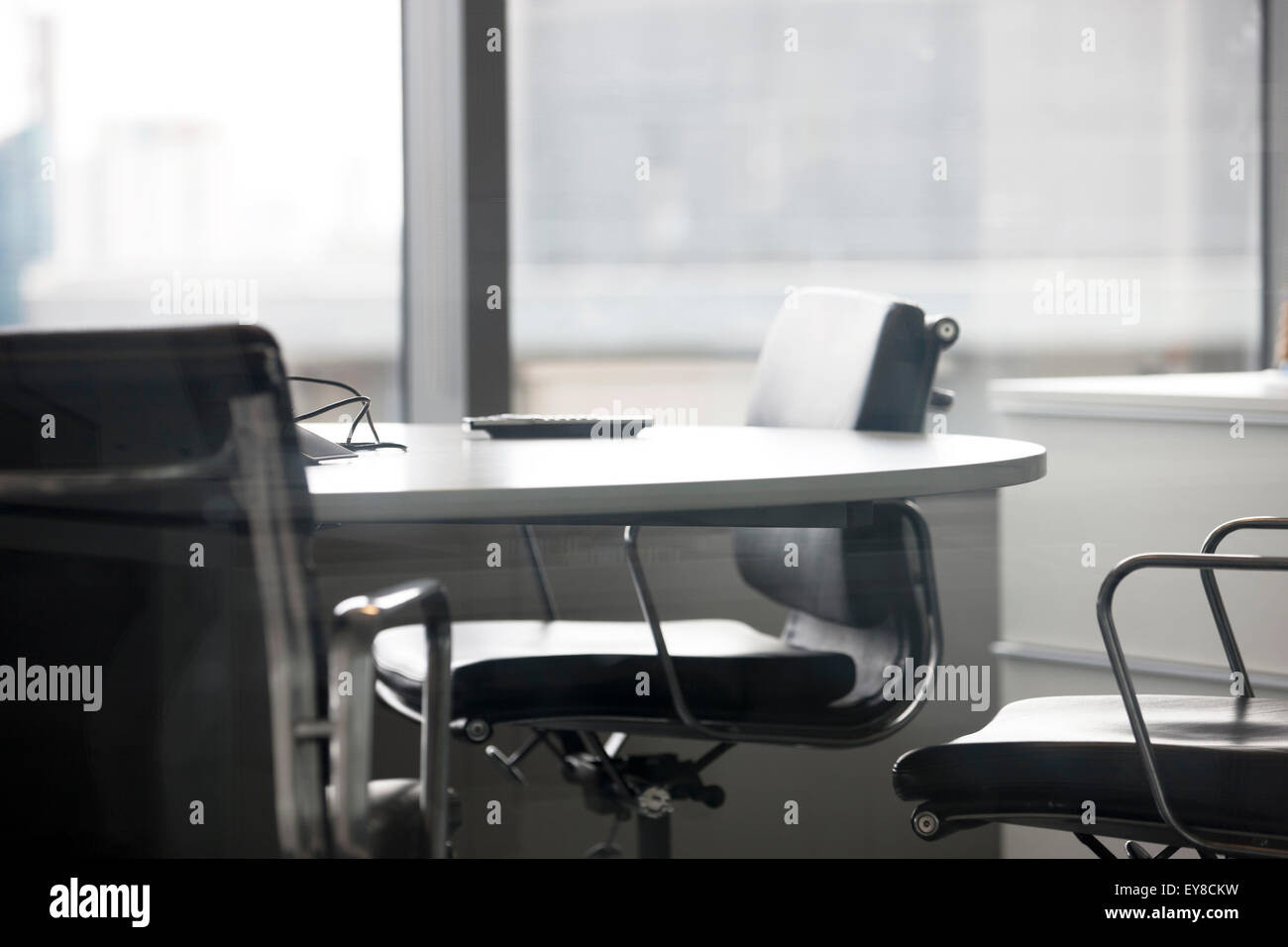 Interior of a contemporary office building hi-res stock photography and ...