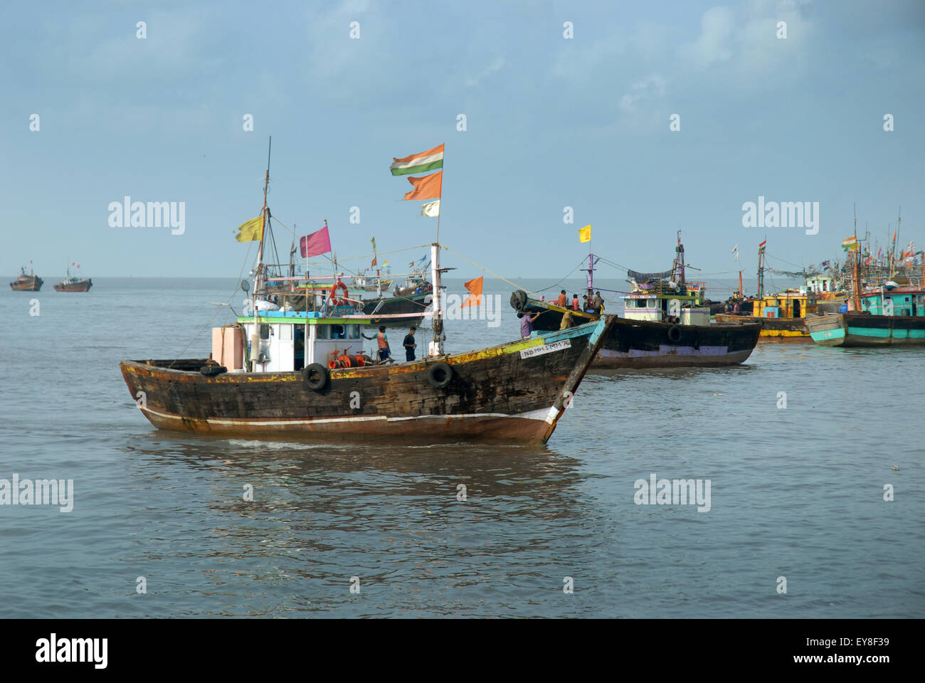 Fishing boats anchored at Sassoon Docks fish market, Mumbai ...