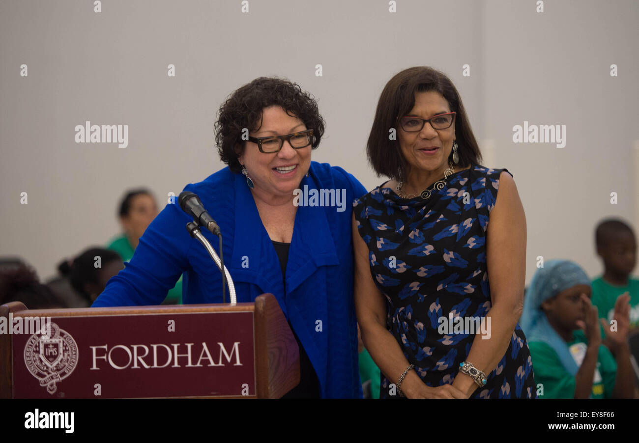 Fordham university rose hill hi-res stock photography and images - Alamy