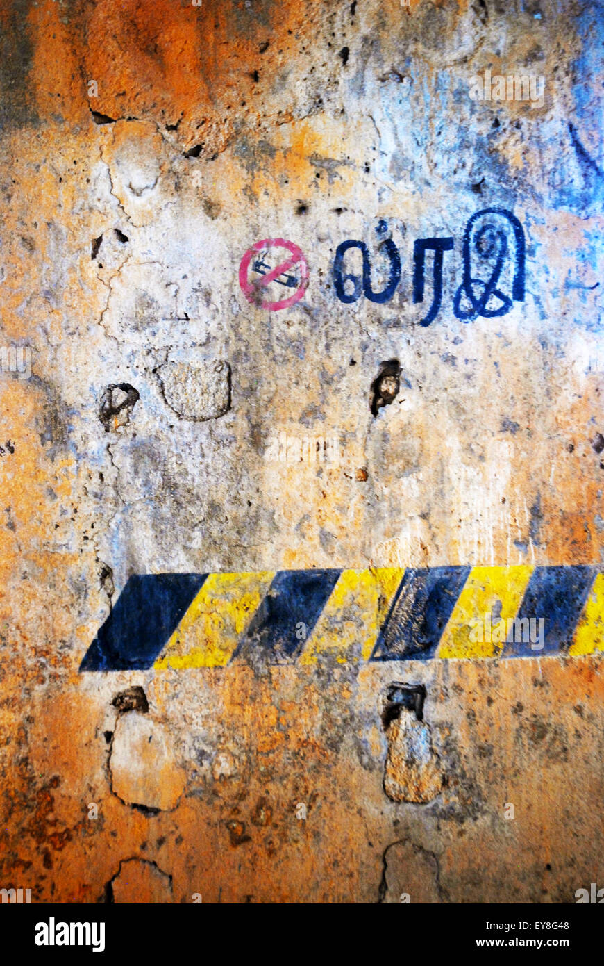 Indian writing on wall, Mumbai, Maharashtra, India Stock Photo - Alamy