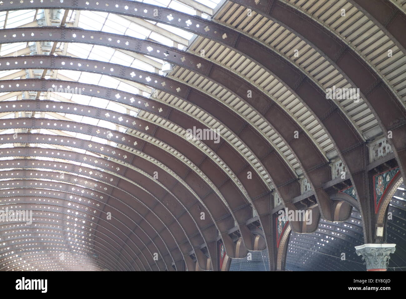 iron roof structure York railway station curving Victorian 1877 Stock ...