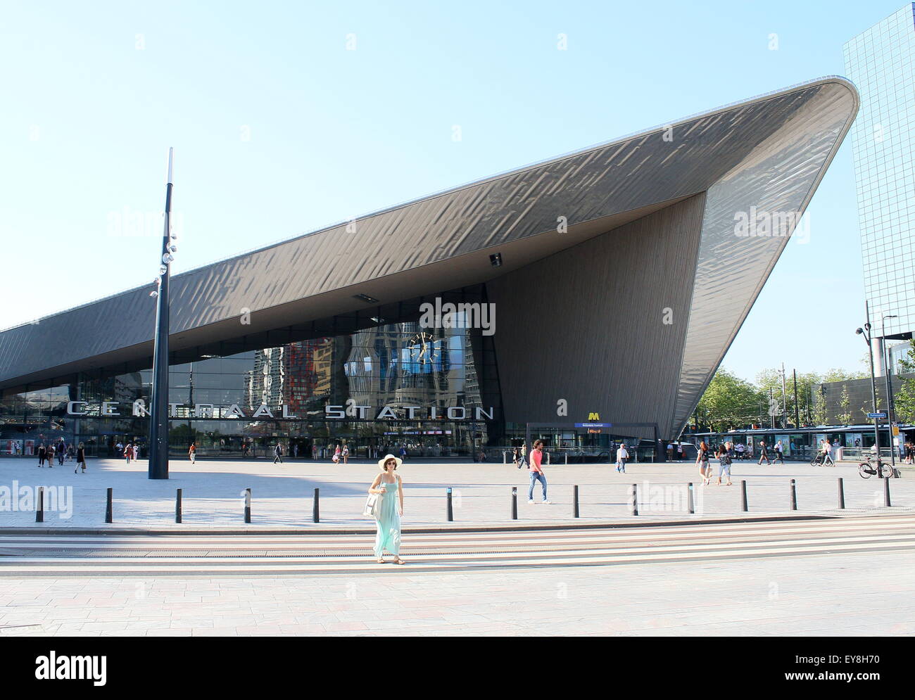 Main entrance and facade of the Rotterdam Centraal railway station ...