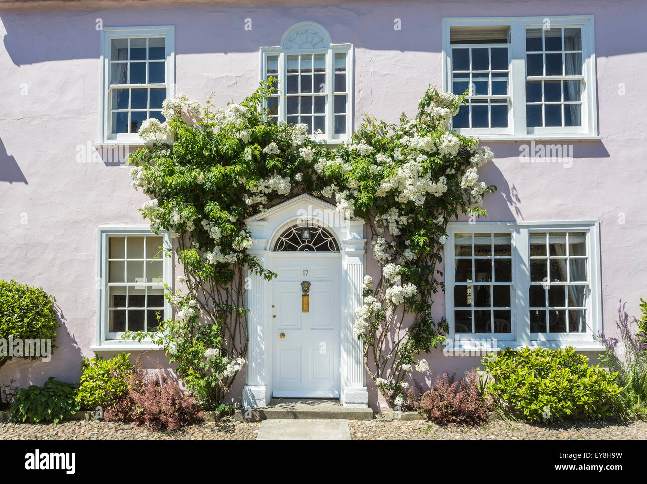 Roses around the door hi-res stock photography and images - Alamy