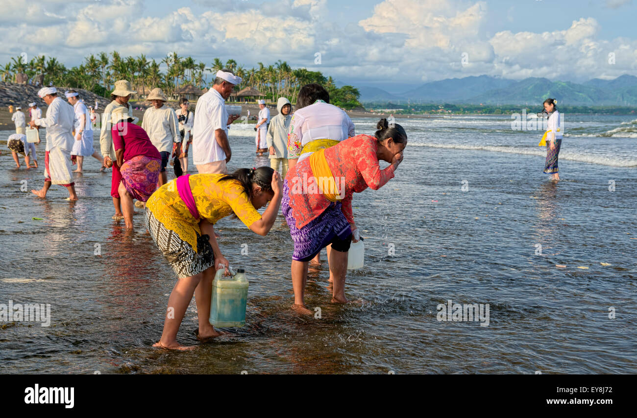 Sprinkle and wash to the head and face Stock Photo - Alamy