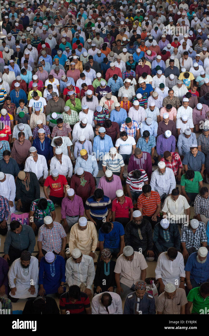 DHAKA, BANGLADESH 17th July : Bangladeshi Muslims attend the last ...