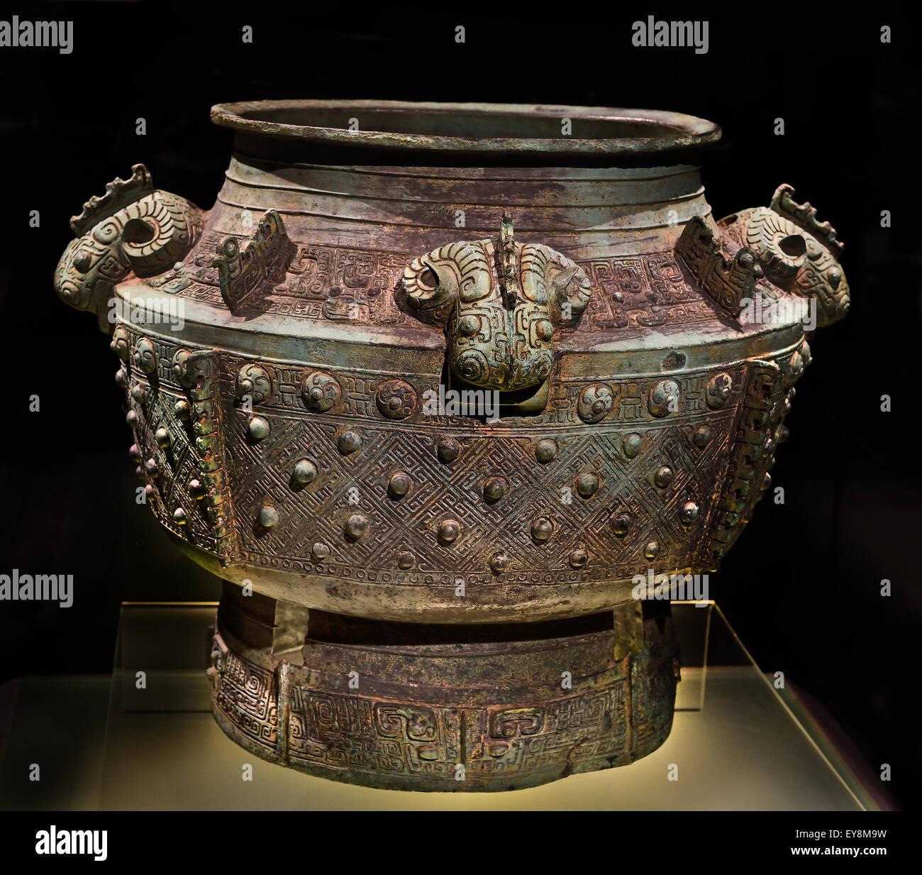 Pou Food vessel with ram heads, late Shang (13th-11th C. BC) Shanghai ...