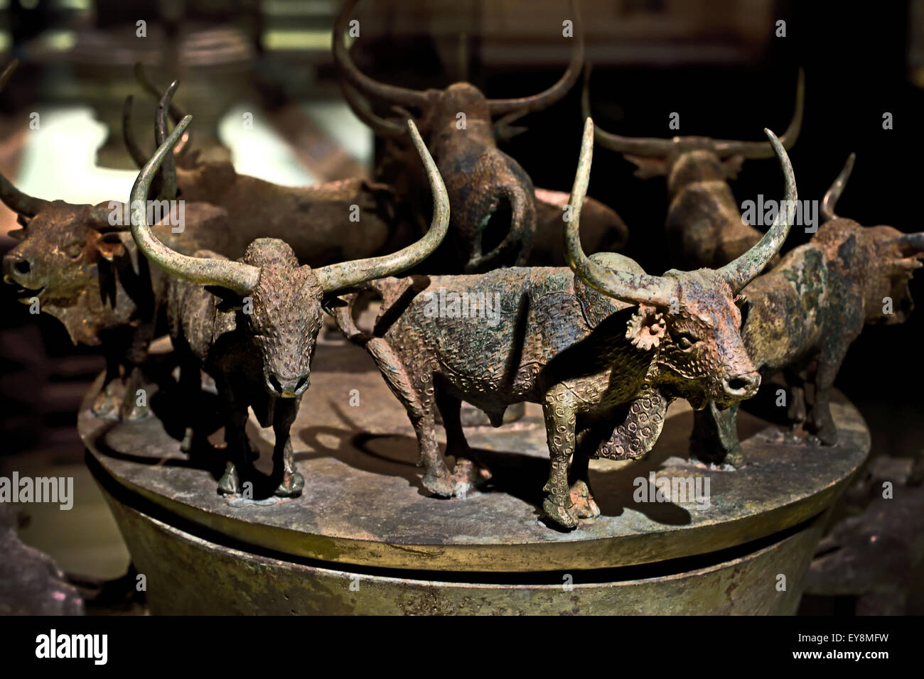 Cowrie-container with 8 Yaks, western Han (206 BC-8 AD) Shanghai Museum ...