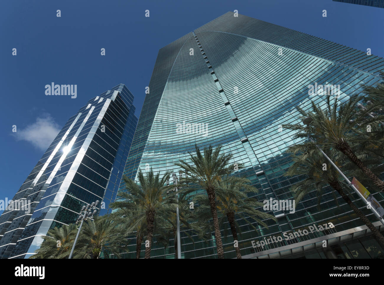 BRICKELL ARCH (©KOHN PDERSEN FOX 2004) ESPIRITO SANTO PLAZA BRICKELL ...