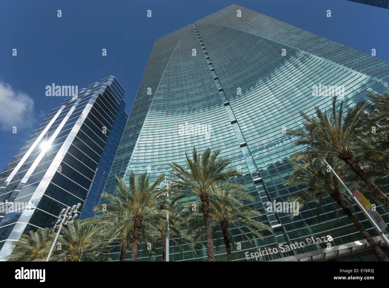 BRICKELL ARCH (©KOHN PDERSEN FOX 2004) ESPIRITO SANTO PLAZA BRICKELL ...