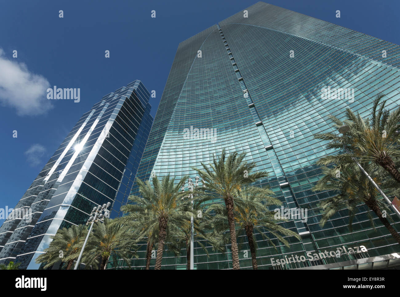 BRICKELL ARCH (©KOHN PDERSEN FOX 2004) ESPIRITO SANTO PLAZA BRICKELL ...