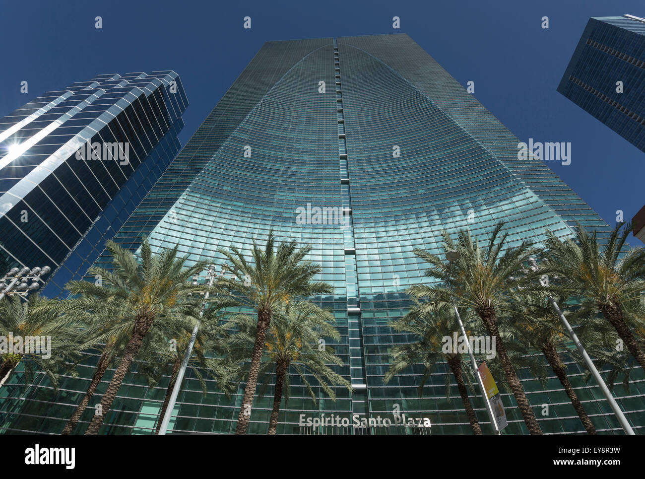 BRICKELL ARCH (©KOHN PDERSEN FOX 2004) ESPIRITO SANTO PLAZA BRICKELL ...