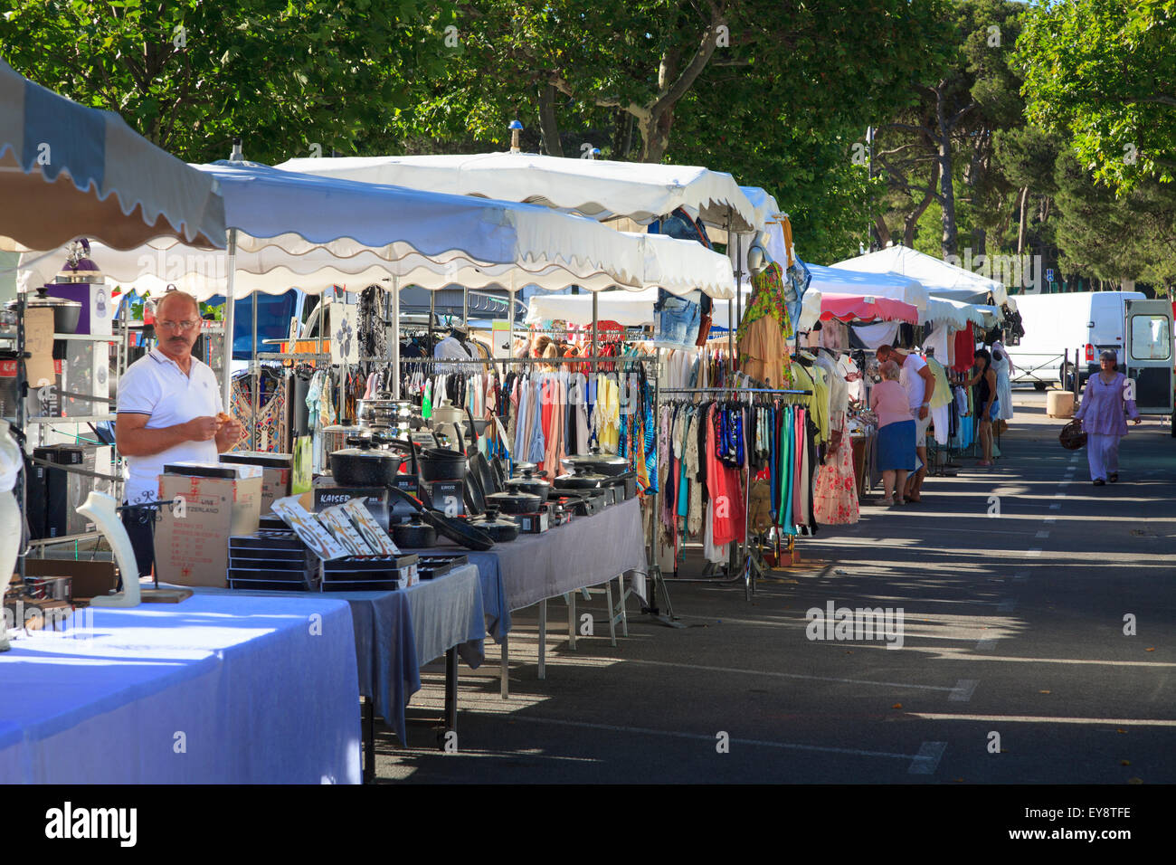 Sunny market hi-res stock photography and images - Alamy