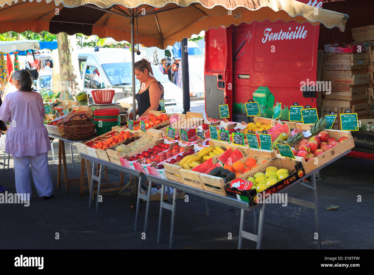 Market stall france fruit veg hi-res stock photography and images - Alamy