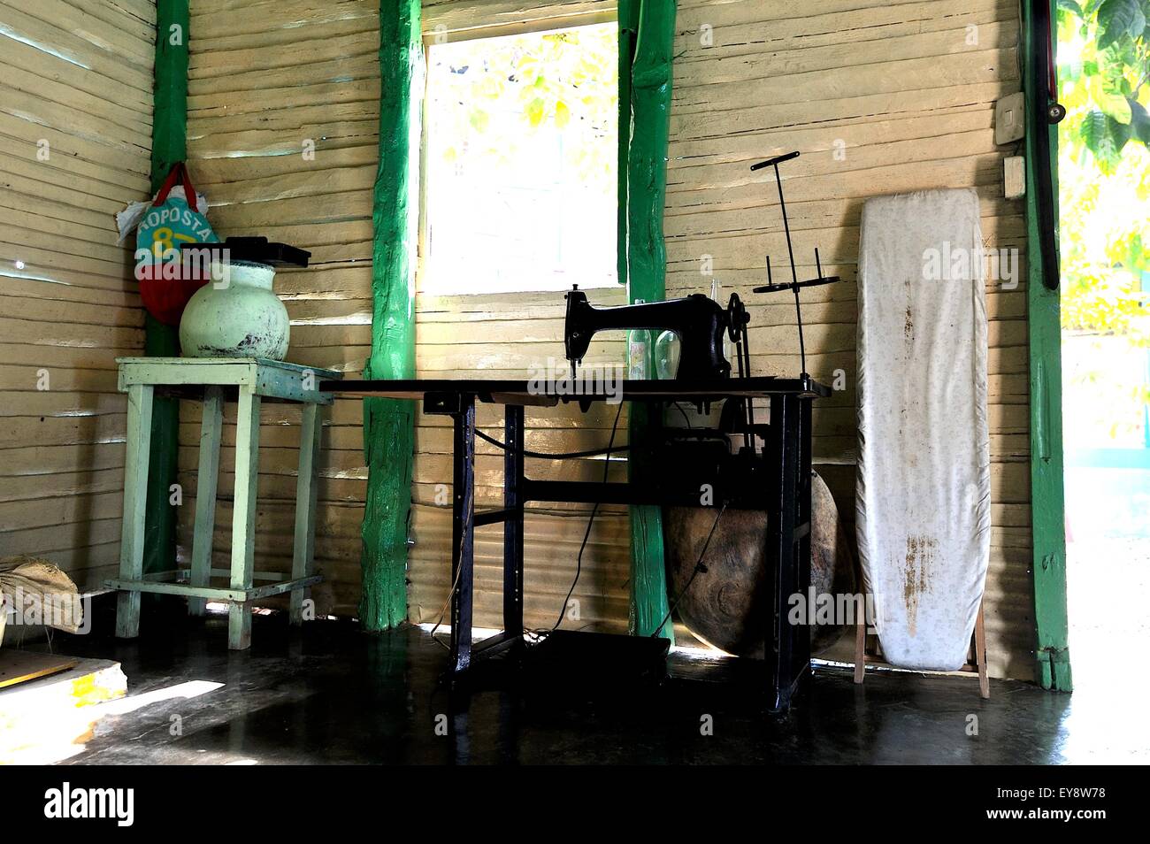 Paneling machine hi-res stock photography and images - Alamy